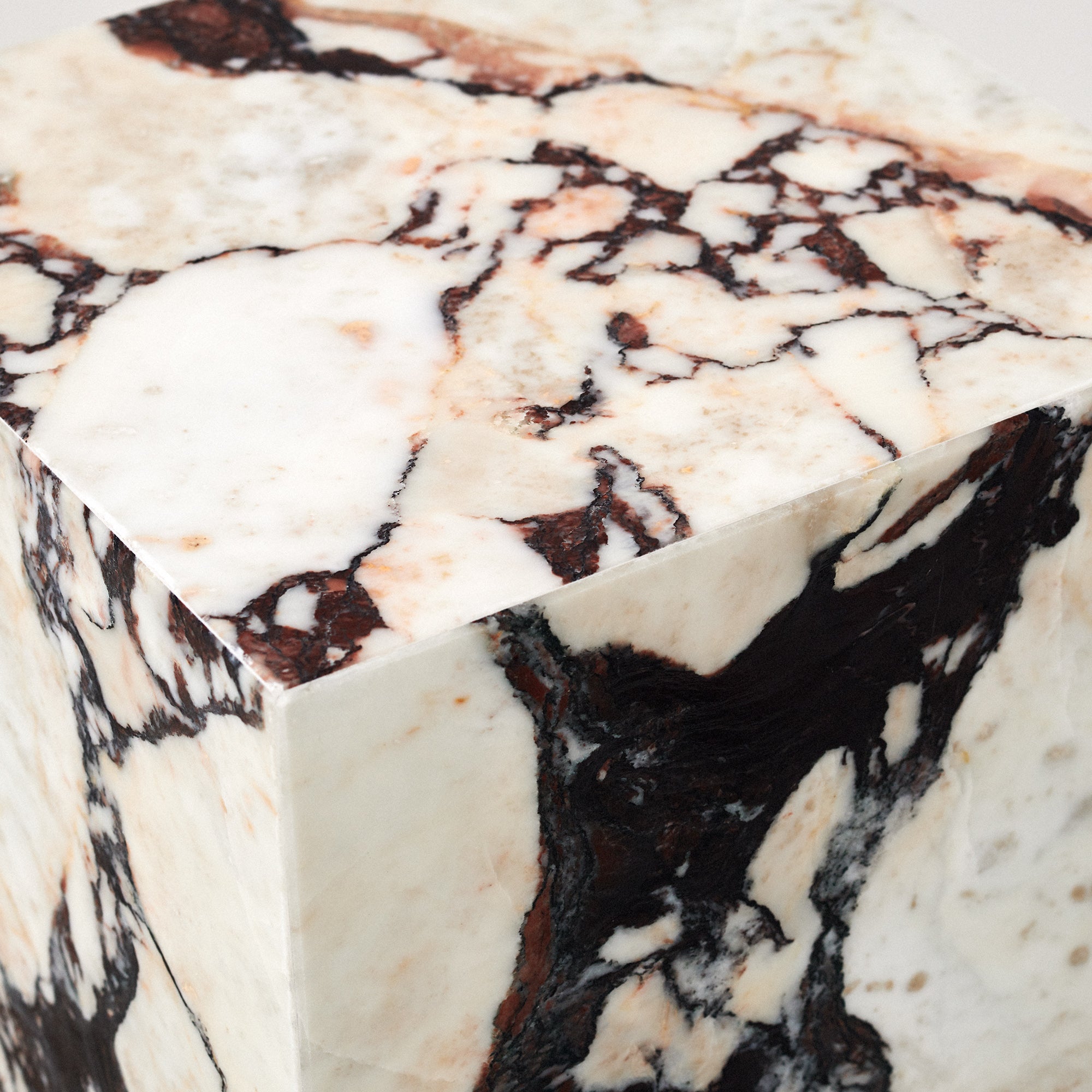 Grande Plinth – Just Adele
